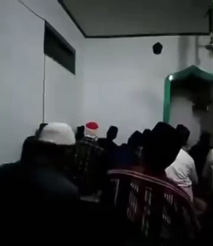 No Context Bapack-Backpack on Twitter: "Bapack-bapack tarawehan hari pertama sampe minggu ...