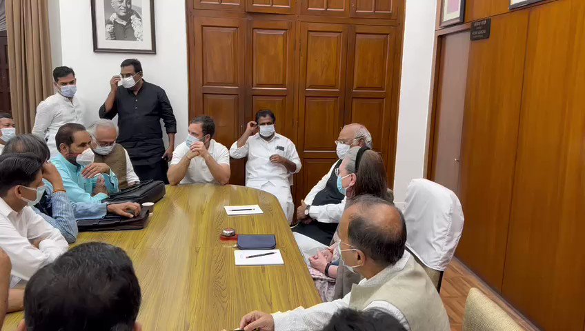 ANI on Twitter: "#WATCH | Delhi: Rahul Gandhi attends the meeting of Congress MPs at the ...