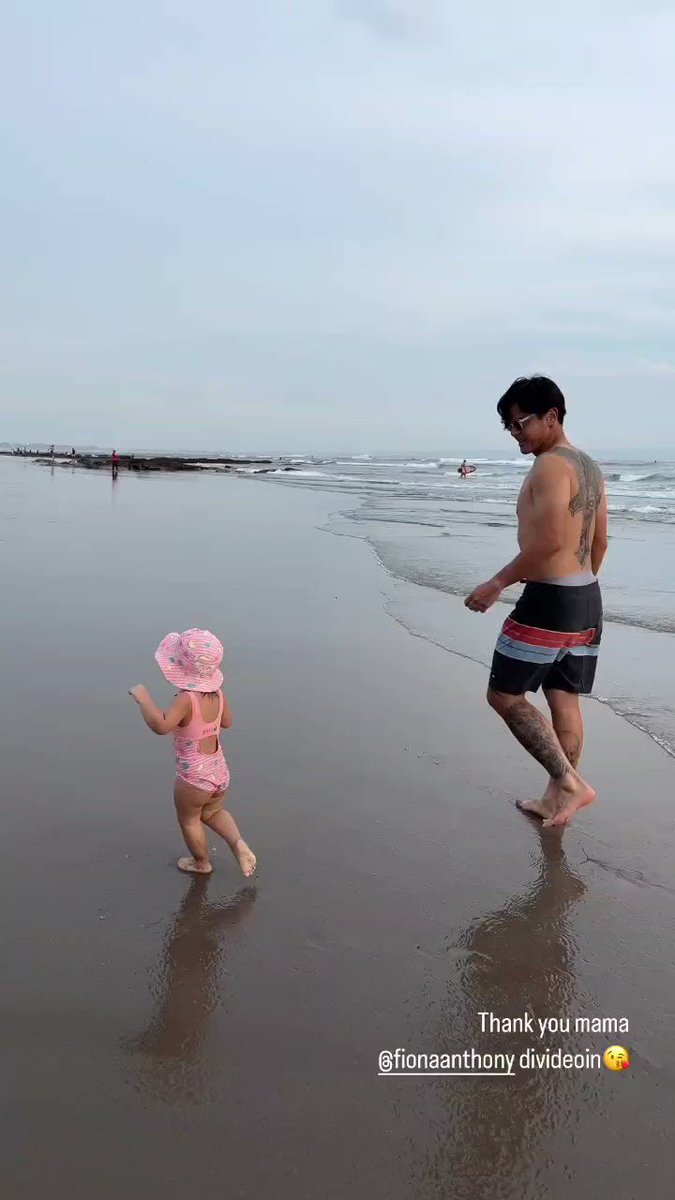 MRVVIP on Twitter: "Dion Wiyoko shirtless beach snaps with daughter. #selebwatch"