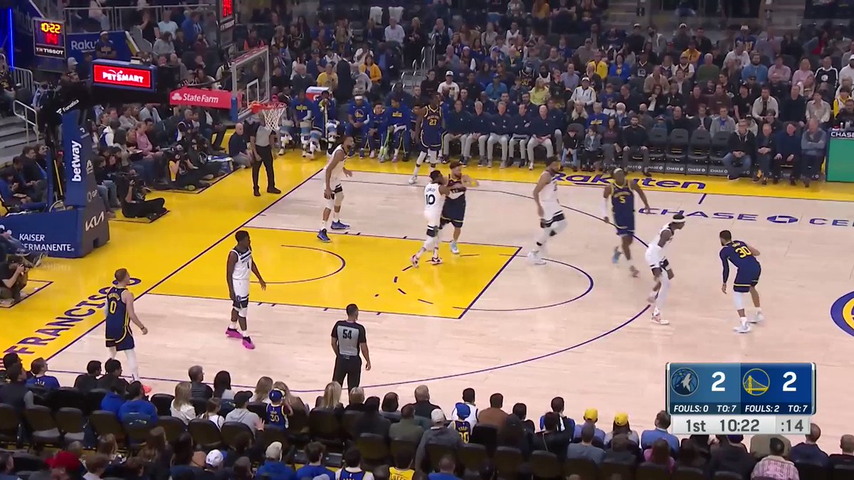 NBA on Twitter: "The chemistry between these two 🔥 Steph and Draymond work the two-man game to ...