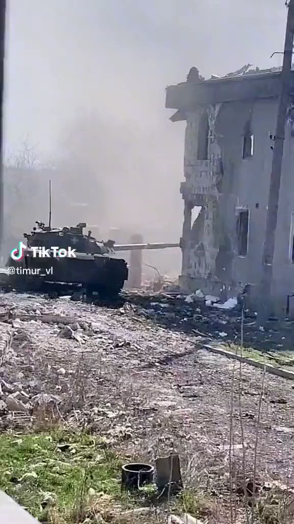 MilitaryLand.net on Twitter: "📽️Ukrainian T-80U tank of 93rd Mechanized Brigade engaging Wagner ...