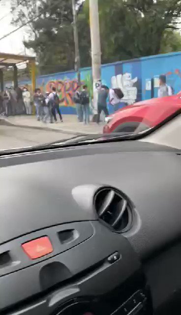 InfoGT_Noticias on Twitter: "Captan pelea de un grupo de jóvenes frente a la Usac."
