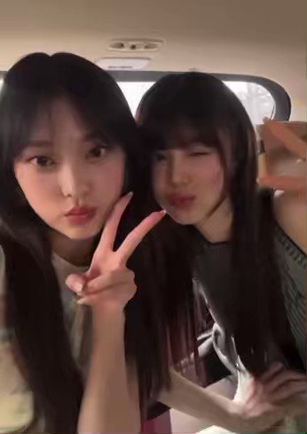 haerin looks on Twitter: "daerin my girls