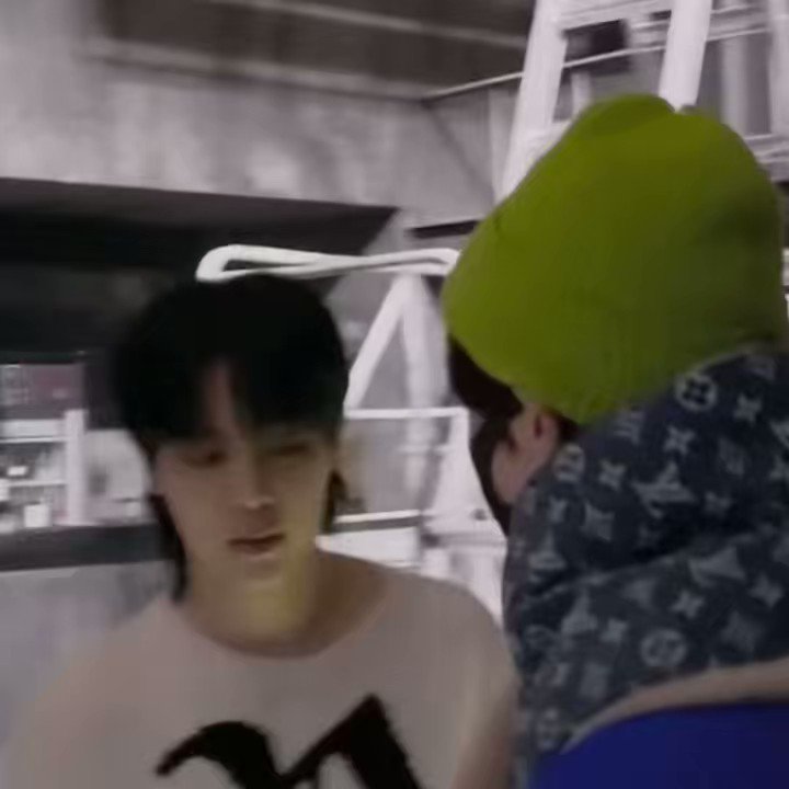 lenna៹ vai ver o chase atlantic ! on Twitter: "RT @95PJMOON: hobi surprised jimin on set 😭😭"