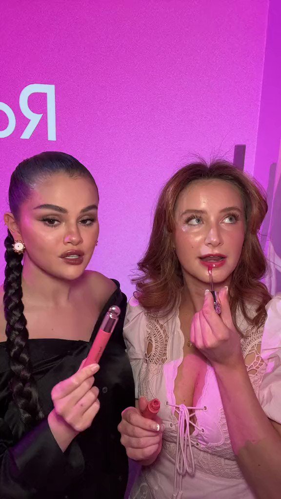 Selena Gomez News On Twitter Selena Gomez With An Influencer At A