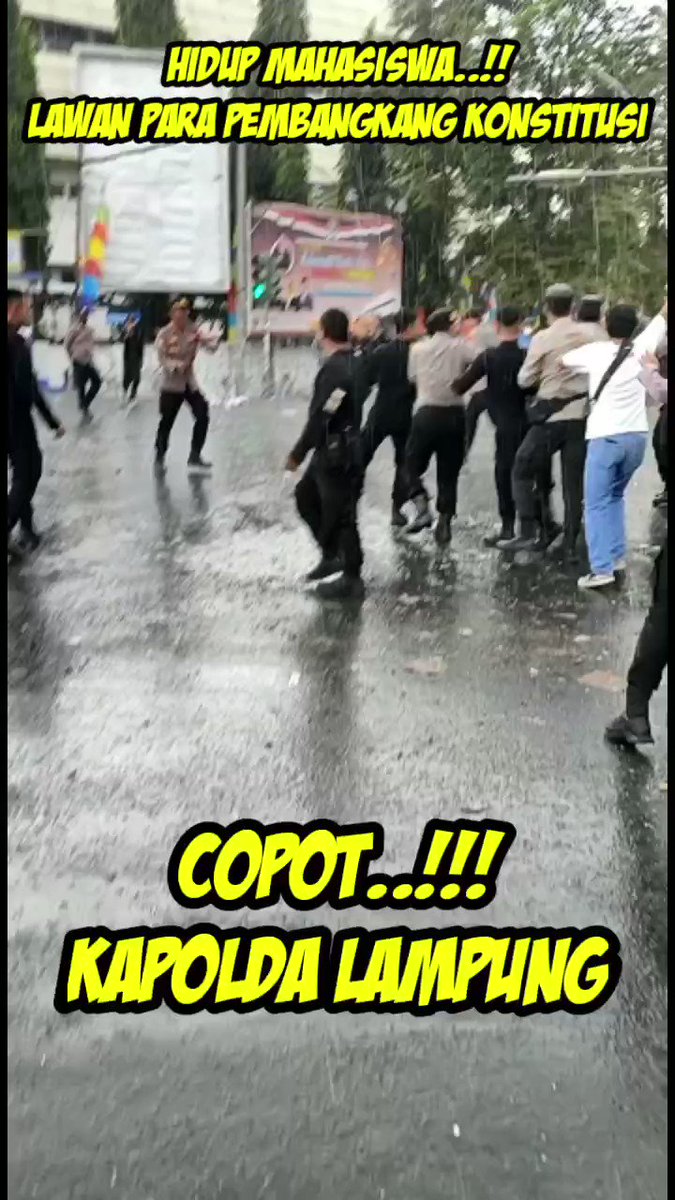 Daeng Wahidin on Twitter: "Polisi masih saja represif dan brutal menghadapi Aksi Penolakan UU ...