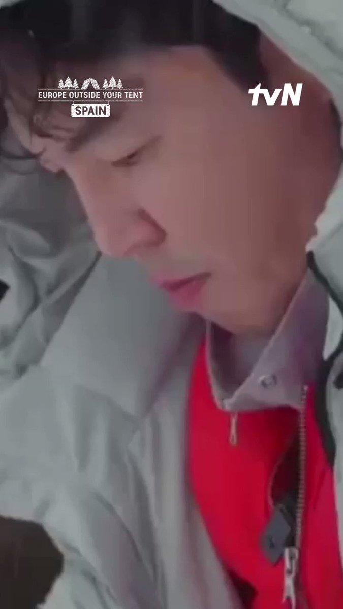 tvN on Twitter: "Snow bingsu made from scratch 😋🍨 #EuropeOutsideYourTentSpain Every Wed 22:30 ...