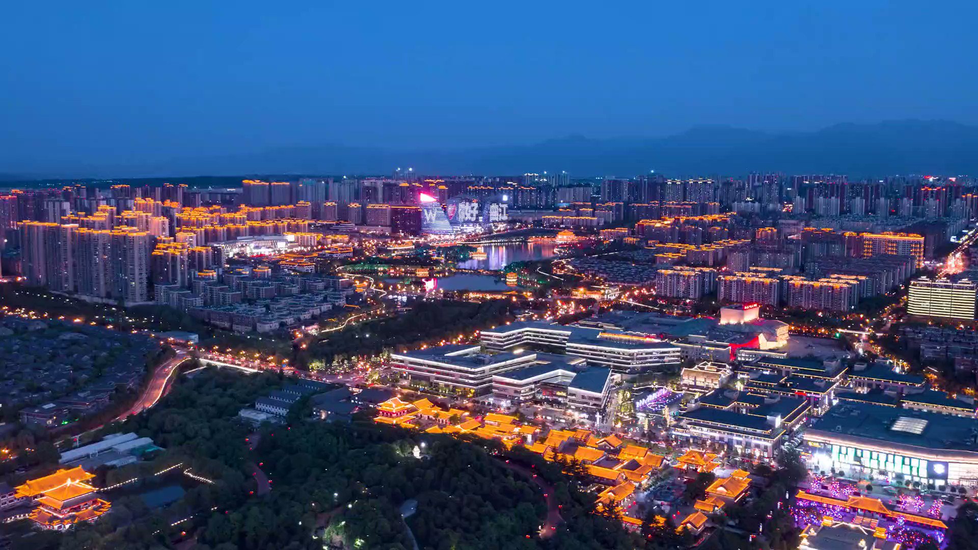 Sharing Travel on Twitter: "Xi 'an, Tang Dynasty theme block and sightseeing train.😍😍😍 https://t ...