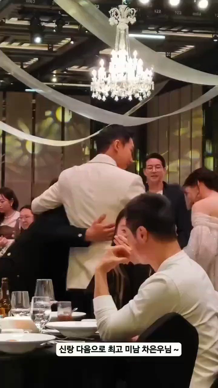 6Jae on Twitter: "This is tooo sweeeettt~~ Lee Seunggi and Lee Dain come to the guests' table ...