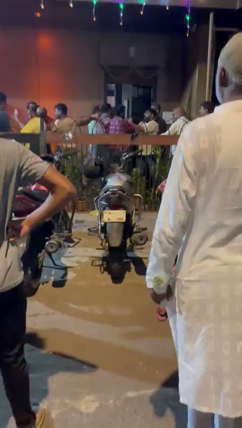 Siraj Noorani on Twitter: "Notorious bar Ashish at dahisar east.. employees of the restaurant ...