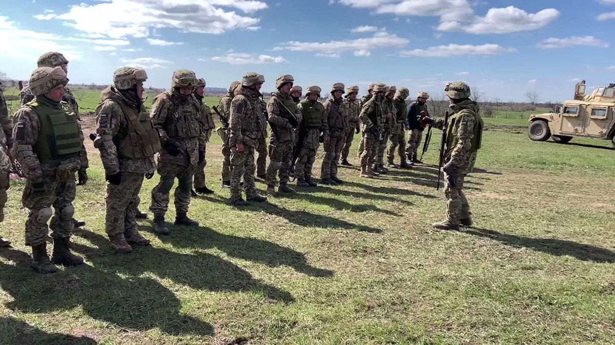 MilitaryLand.net on Twitter: "📽️ Soldiers of Ukrainian 22nd Mechanized Brigade learning how to ...