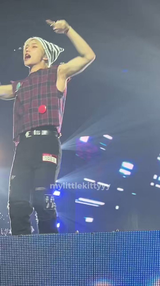 FELIX CHARTS on Twitter: "close-up 💙"