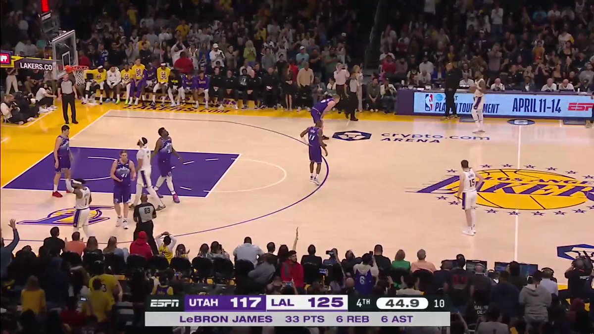 NBA on Twitter: "8 THREES FOR LEBRON 👑 HE HAS 36 PTS. LAKERS LEAD ON ESPN"