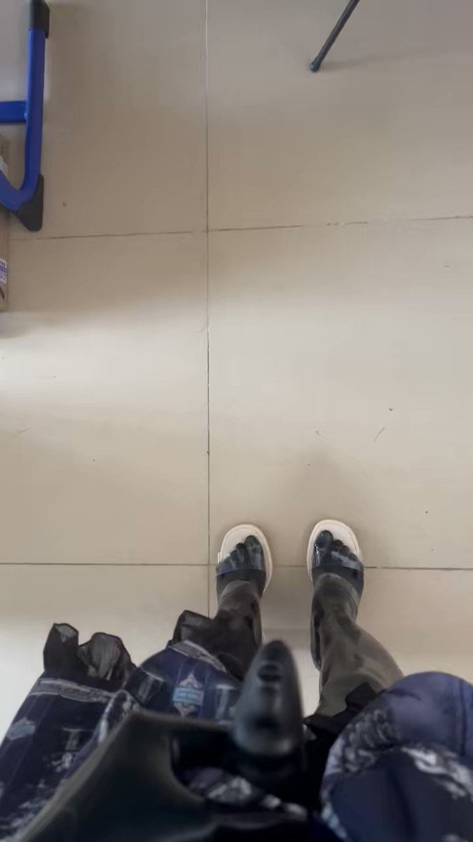 長玖 On Twitter 胶衣 全包紧身衣 口塞 乳胶头套 鼻管 自慰 鼻管呼吸,一股乳胶味,感觉快插到喉咙了