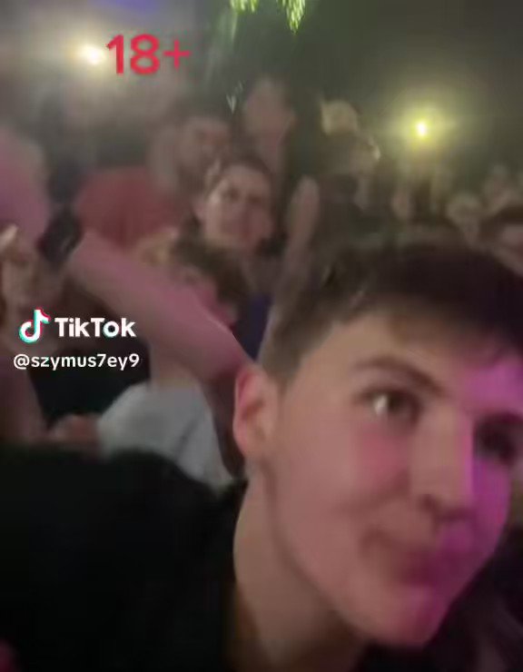 Dywanik on Twitter: "Do sieci trafił filmik w którym to dwójka chłopaków pluje na Malika Montane ...