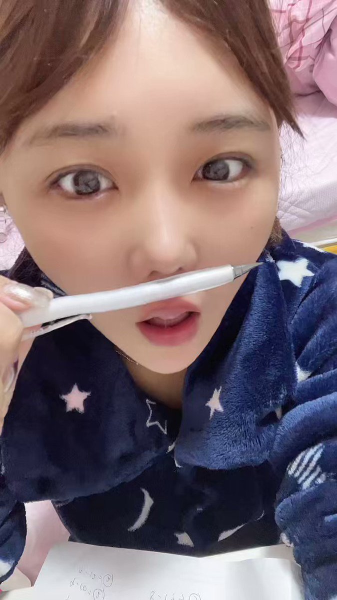 昨日すぐ寝ちゃったから早起きして少し勉強してます。。、今日も頑張ろー！！！ - TwiHub / ツイハブ