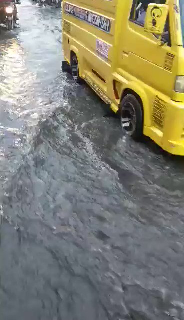 ABS-CBN News on Twitter: "TIGNAN: Ilang bahagi ng Davao City, binaha dahil sa malakas na buhos ...