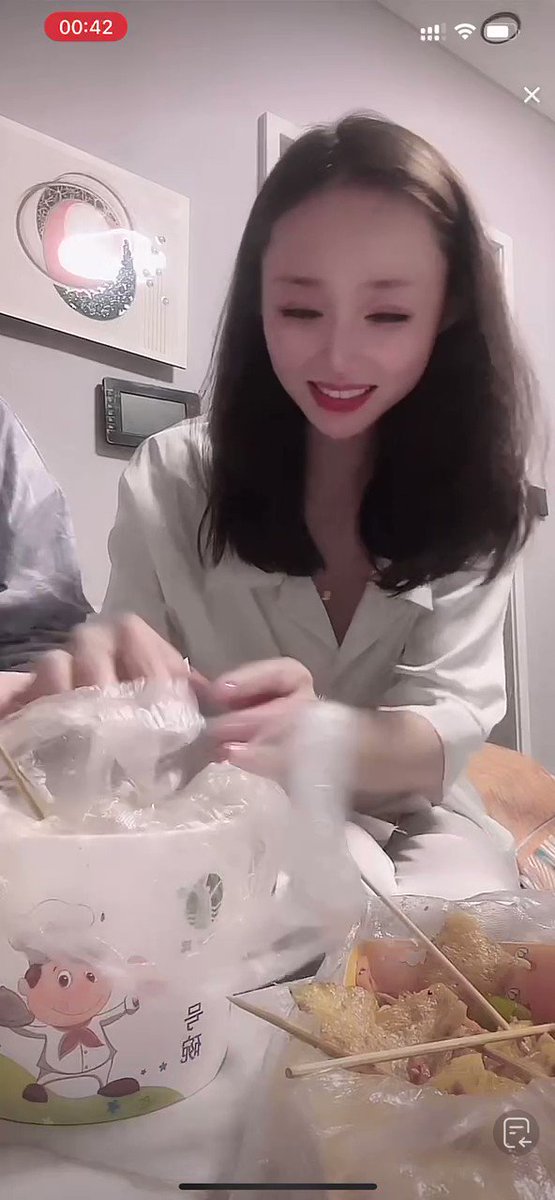 抖音走光露点分享 On Twitter 抖音直播 主播这头发有点讨厌呀 抖音 露点