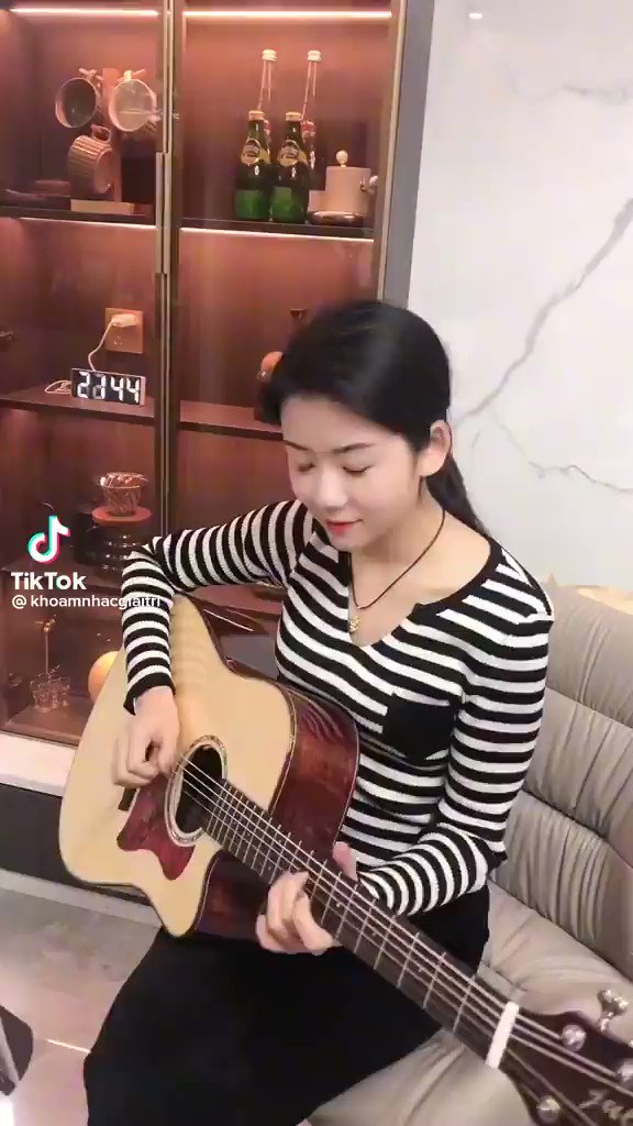 Tuugii On Twitter Өглөөний мэнд Энэ дууны аяыг олон орныхон тоглодог болж Гоё гитар тоглодог