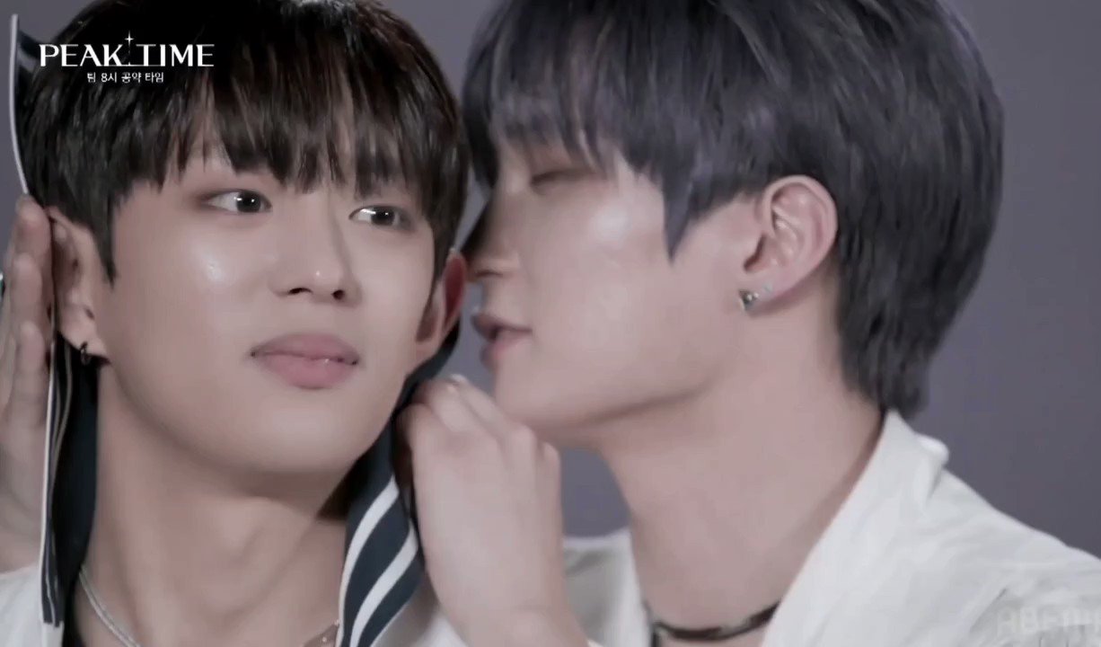 나리 on Twitter: "ちょっとうちの最高なリーダーズ見てって😇 #다크비 #DKB #ダクビ #팀8시 #D1 #E_CHAN https://t.co/XrP6VAYm0g ...