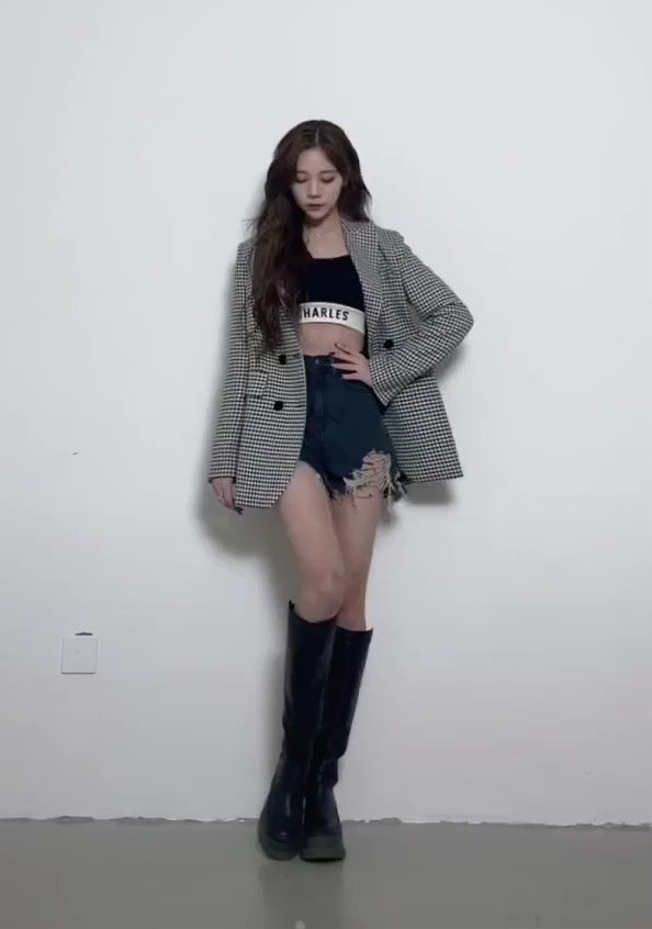 喜欢艹腿 On Twitter 为什么要认老婆🥵老婆就是用来涩涩的嘿嘿嘿💦🥵👅要承认老婆长得没有那么完美👅但很难遇到全身每一处连头发丝都长在自己性癖上的尤物了🥵看到大老婆就是想不停的涩涩🥵