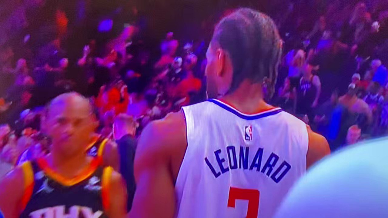 [花邊] CP3可愛賽後無情擦肩而過 - PTT評價