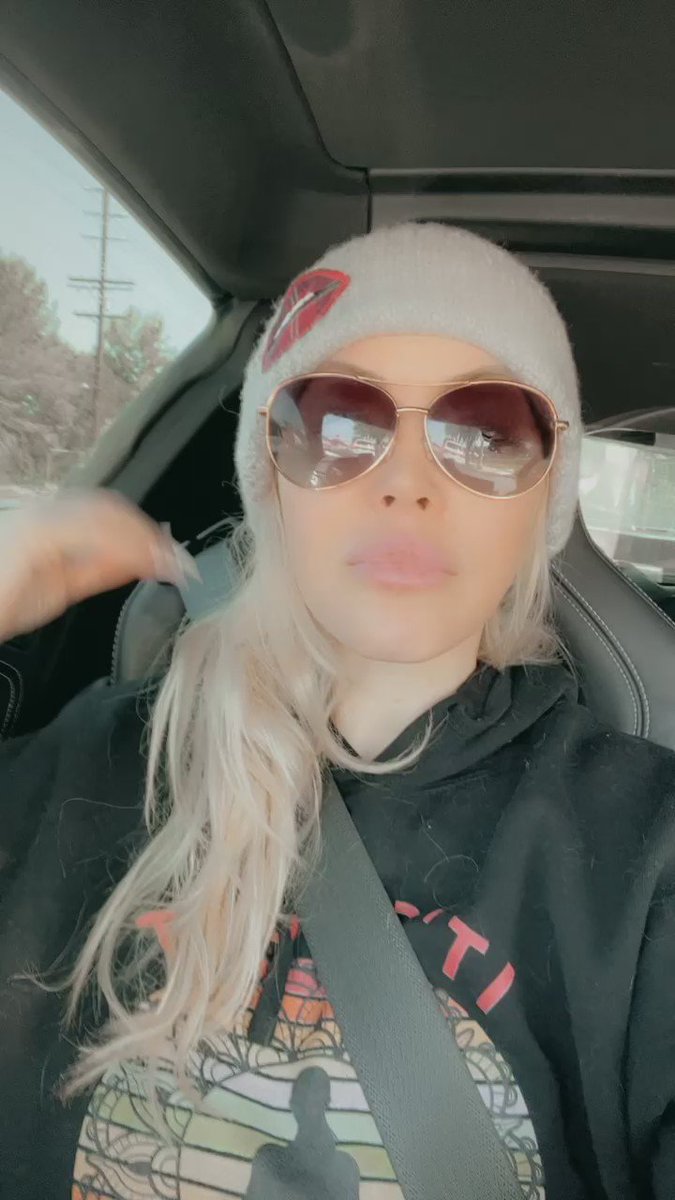 Shanna Moakler on Twitter: "Running errands"
