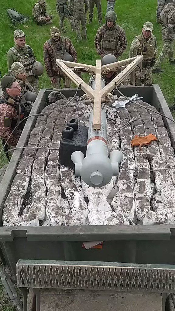 🇺🇦 Ukraine Weapons Warfare on Twitter: "#Ukraine: Extremely rare video- Close-up footage of an ...