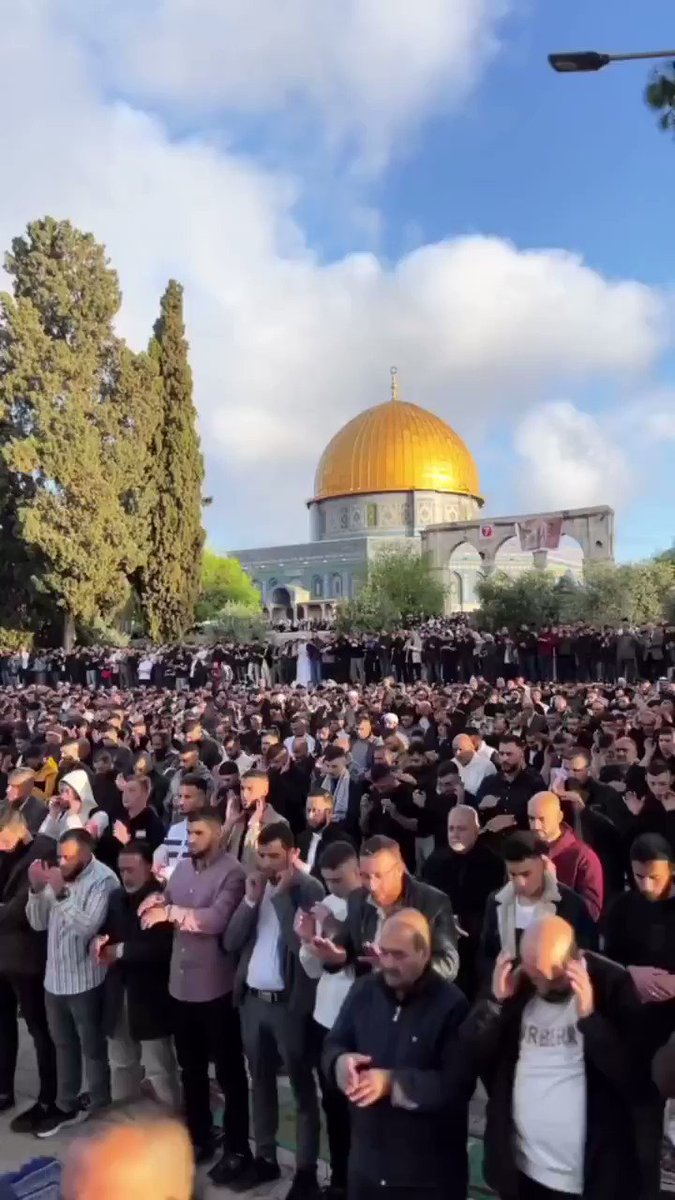 شبكة قدس الإخبارية مشاهد من صلاة عيد الفطر في رحاب المسجد الأقصى