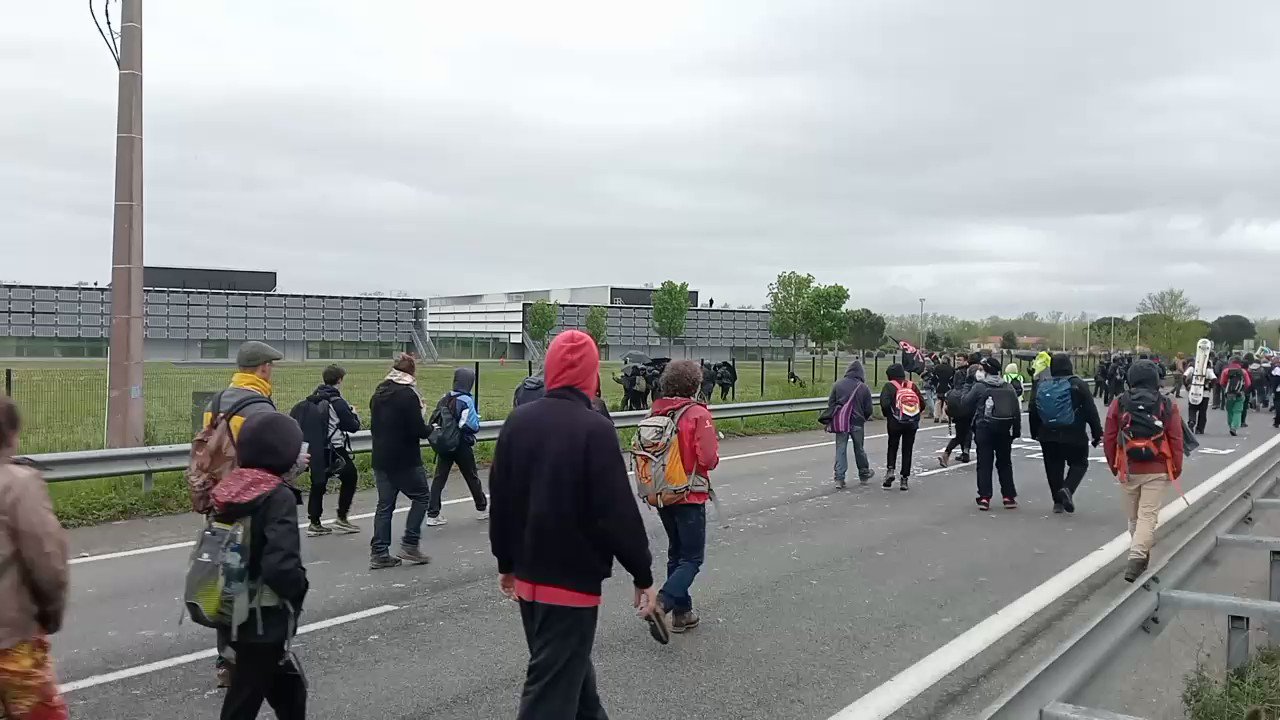 Paul Halbedel on Twitter: "Tensions sur le retour de la manifestation contre l'autoroute # ...