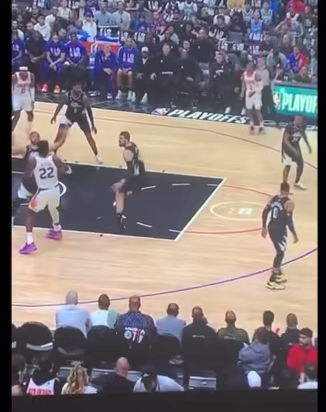 K👁🌲🐺🌲 on Twitter: "Ayton telling CP3 to “Catch that shit” lol https://t.co/Uj0b01JoeT" / Twitter