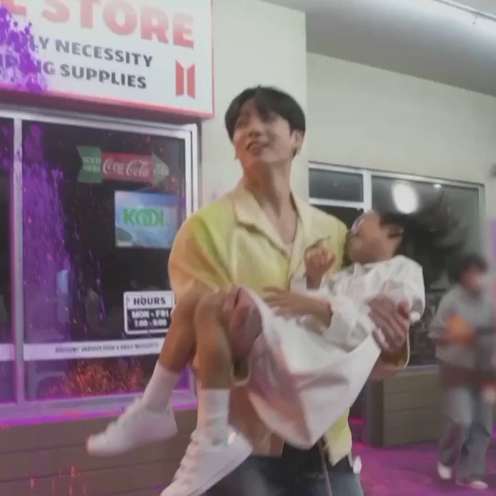 Luna 🐥🐰 on Twitter: "jimin watching jungkook spin the kid and so when he picks up jungkook he ...