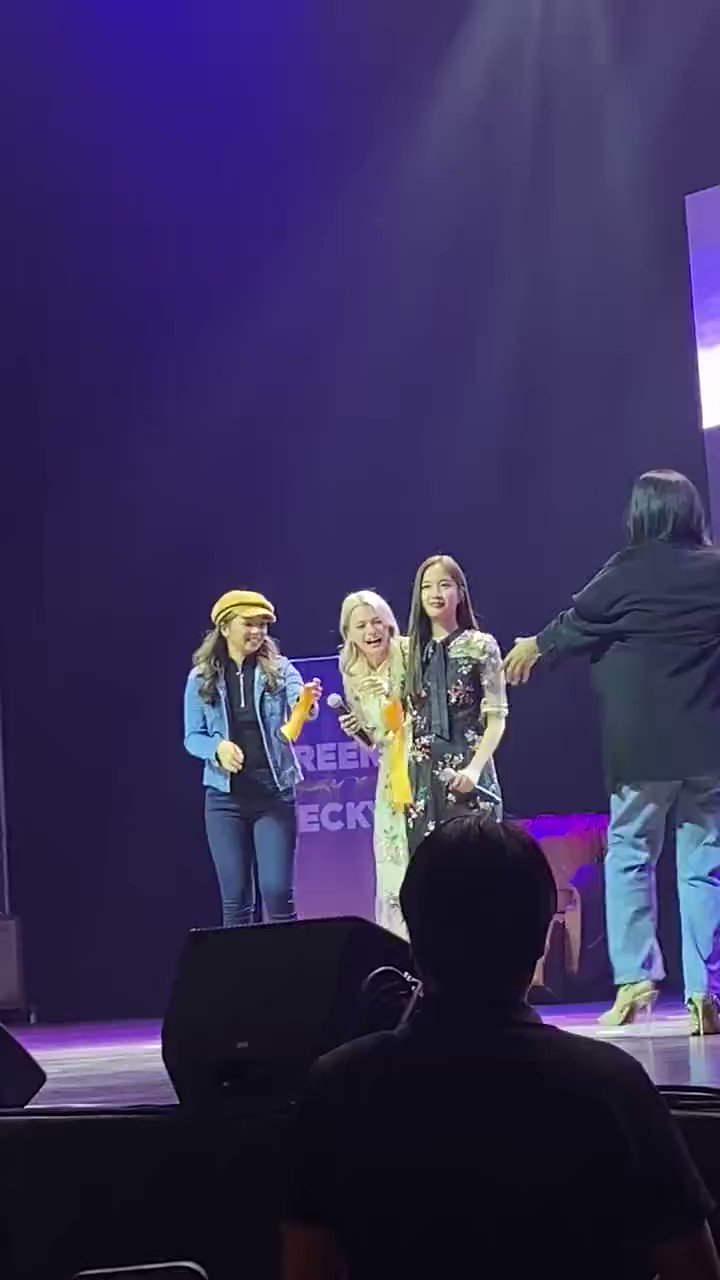 Freen | Becky ™ on Twitter: "📹 | Freen and Becky doing a tiktok trend at the stage #Aromagicare ...