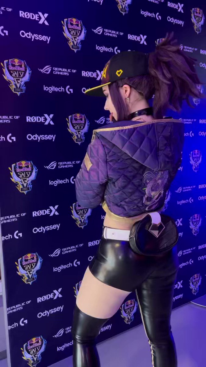 Enji Night on Twitter: "Do you like me as KDA Akali?🤭 I want to improve and fix a couple things ...