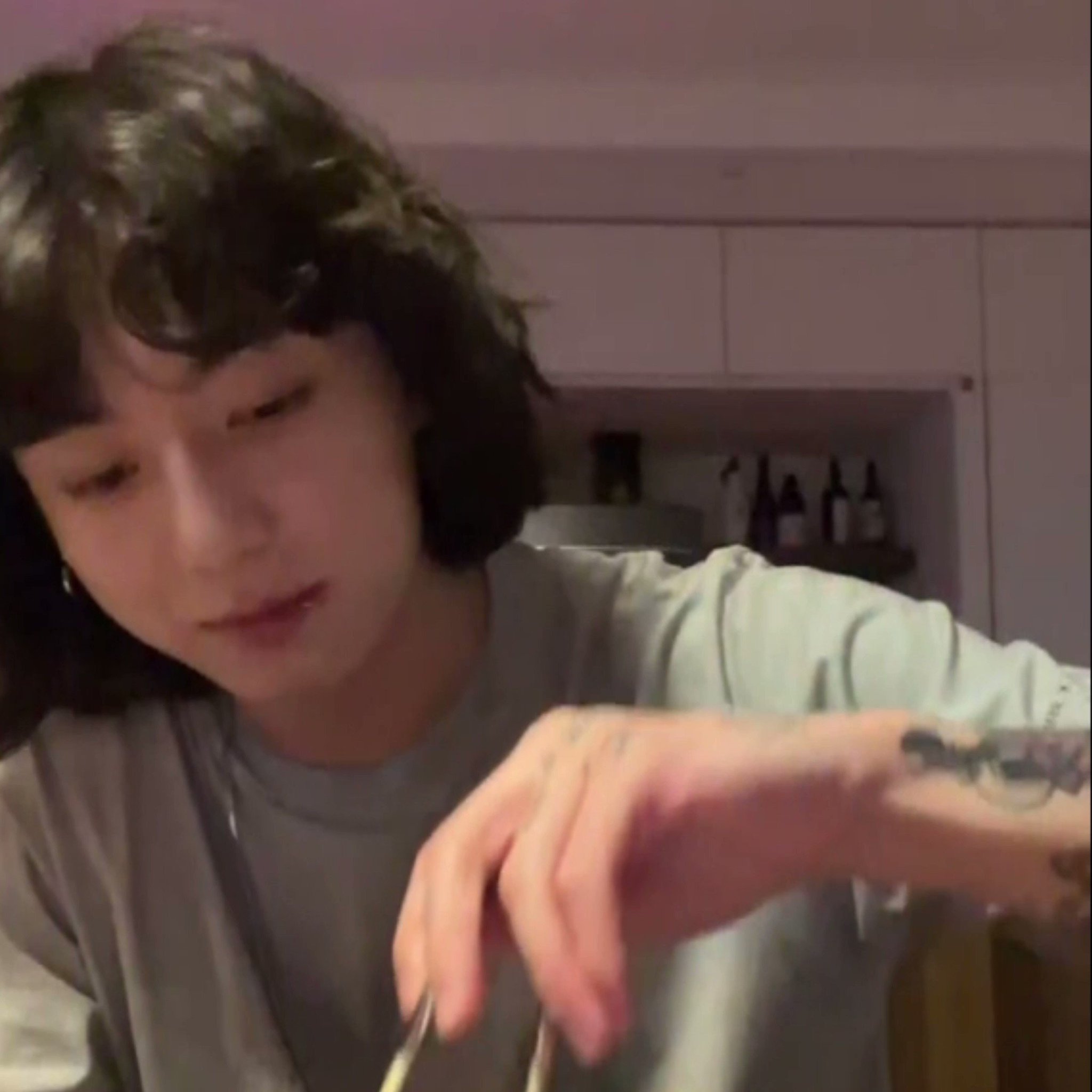 jk.97 on Twitter: "when the light is too bright https://t.co/aMQ0oGiBb7" / Twitter