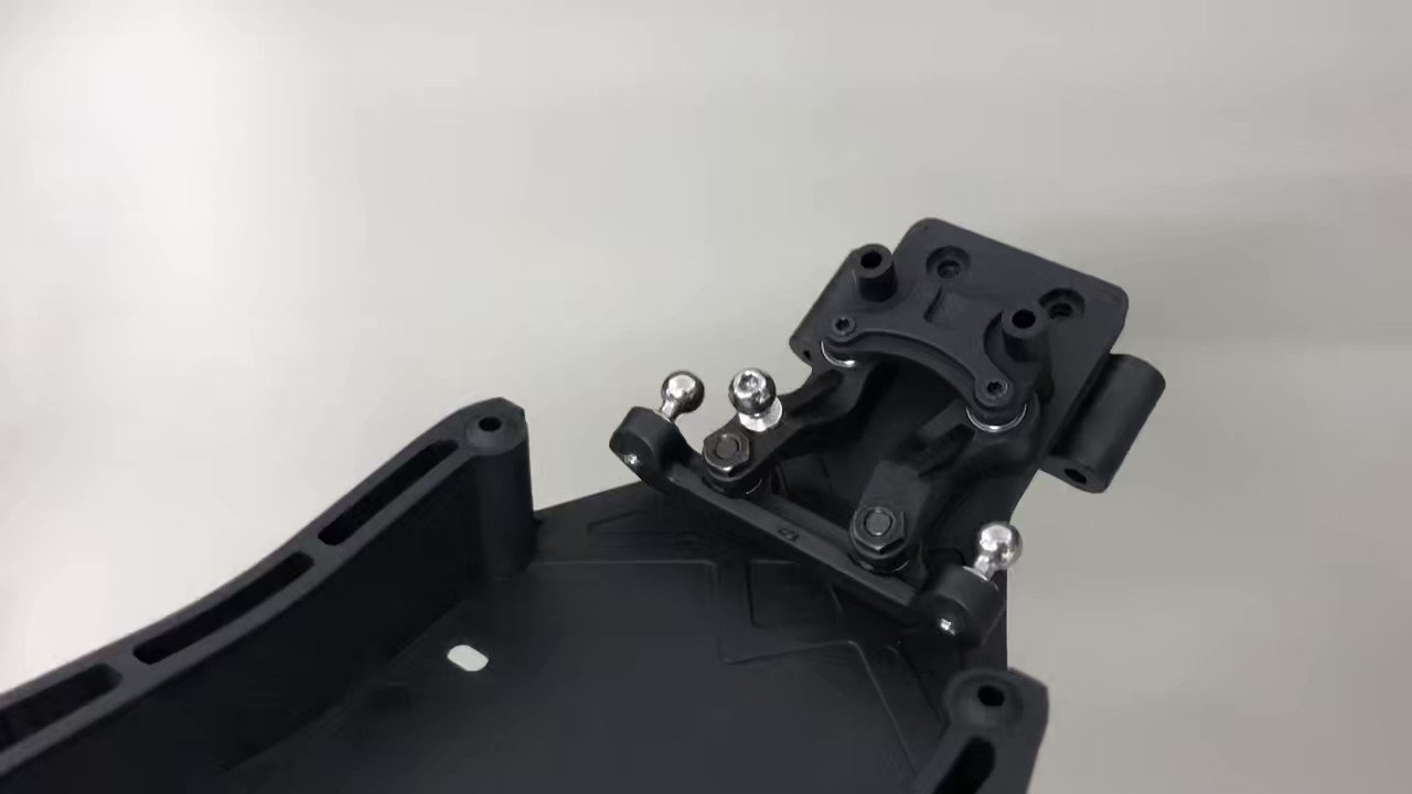 OFFICIAL_YOKOMO on Twitter: "今取材用のRO1.0を組み立ててるんですが、想像以上に精度がいいです！ステアリングもほぼガタが無い状態でこのスルスル😳 https ...