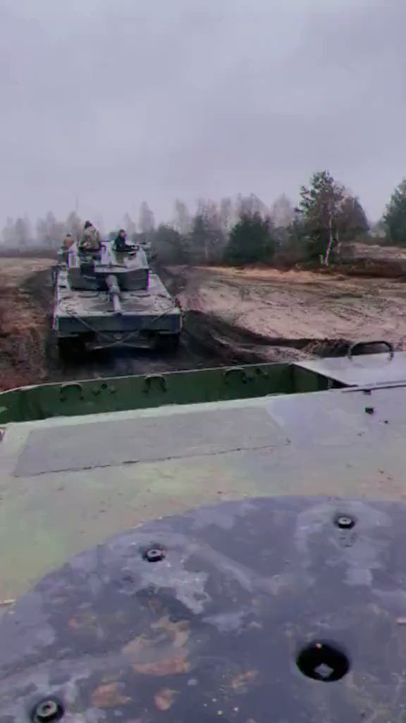 Spriter on Twitter: "A column of Leopard 2A4 tanks somewhere in Ukraine. https://t.co/ljqwy226TW ...