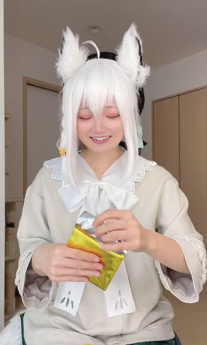 マリルリ On Twitter 開封動画撮って遊んでた🦊 レイヤーからただのオタクになる瞬間の顔やば、、笑