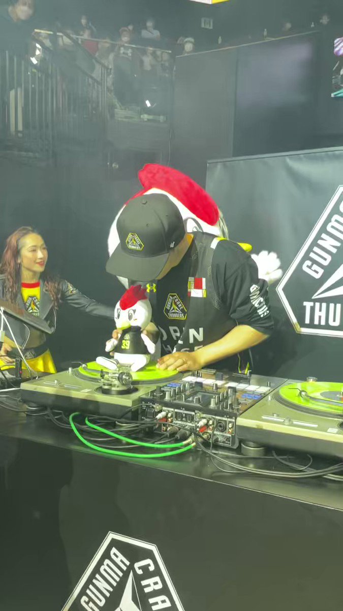 群馬クレインサンダーズ on Twitter: "DJ IZOH × #サンダくん コラボパフォーマンス🎧⚡️🐦 #オプアリ #群馬クレインサンダーズ #ONE #Bリーグ @DJ_IZOH ...