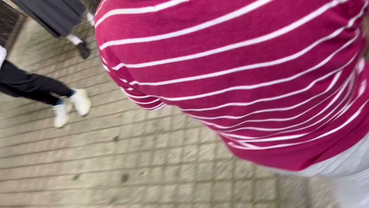 大风 On Twitter 楼上大小姐刚才发的视频,乌鲁木齐路上这家号称 麻布”的冰淇淋店,之前一直门可罗雀,我也曾被这东京上只角的名字勾引过一次,极其普通廉价的口味,甜得发苦,跟 麻布
