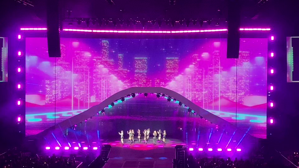 N.V. on Twitter: "I CANT STOP ME CANT STOP ME KEREN BGT #TWICE_5TH_WORLD_TOUR https://t.co ...