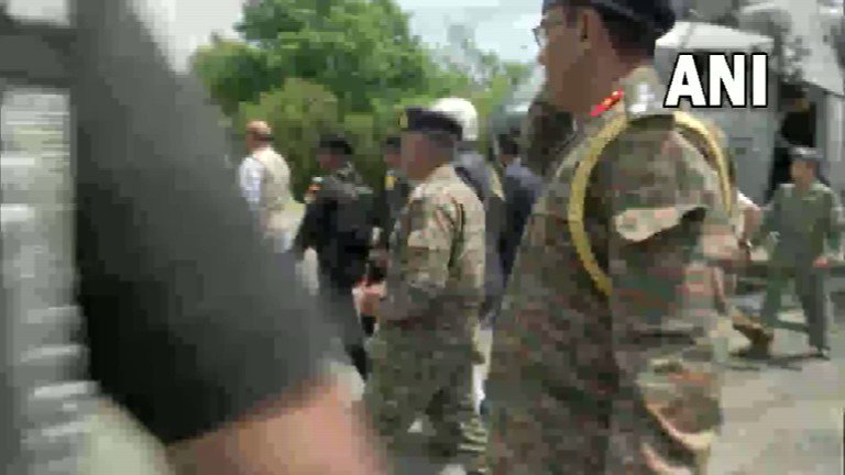 ANI on Twitter: "#WATCH | Defence Minister Rajnath Singh reaches Rajouri 5 soldiers lost their ...