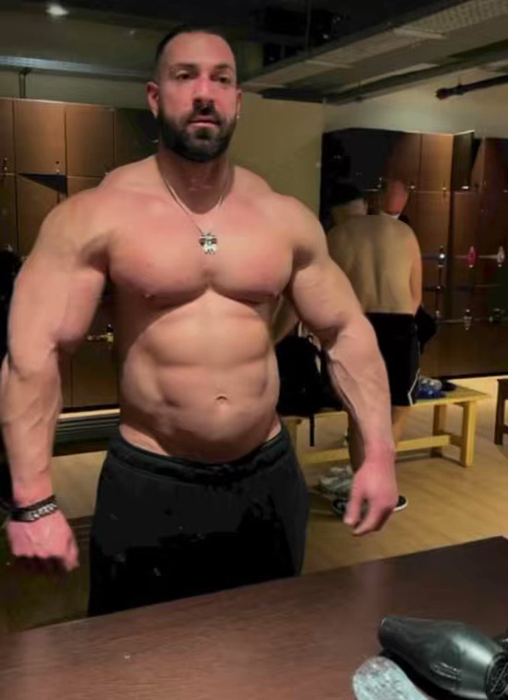 MuscleJacking on Twitter: "Jacked muscle stud, Alexis Moisidis 🇬🇷"