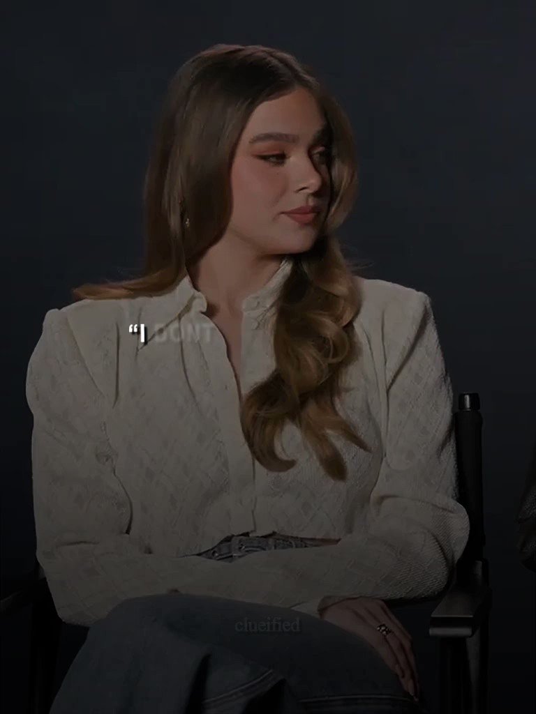 Clueifiedfrfr βοΈπ On Twitter Hailee Steinfeld For Across The