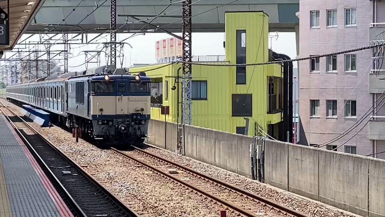 キツネキタ on Twitter: "新潟車両センター所属EF64形1030号機が牽引する三鷹車両センター所属E231系800番台K1編成10両が通過しました。一旦、東大宮センターに向かってい ...