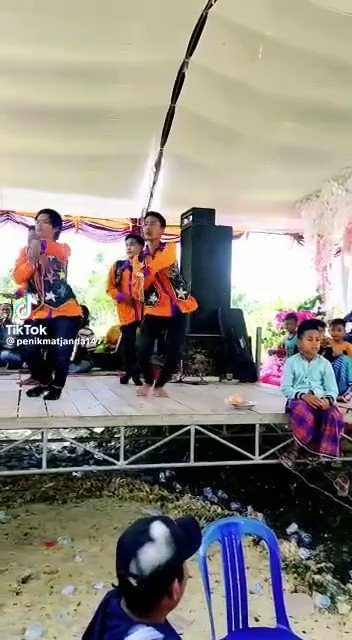 Pengabdi Toples Kacang ☀️ on Twitter: "pov suasana 40 harinya di rmh bapk yg pegang ht itu"