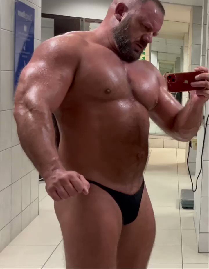 MuscleColtStar (MCS) 63K ️ Thanks on Twitter: "Daddy bear JP 🥰😍🥰😍 ️ #muscledaddy #daddy #hothunk"