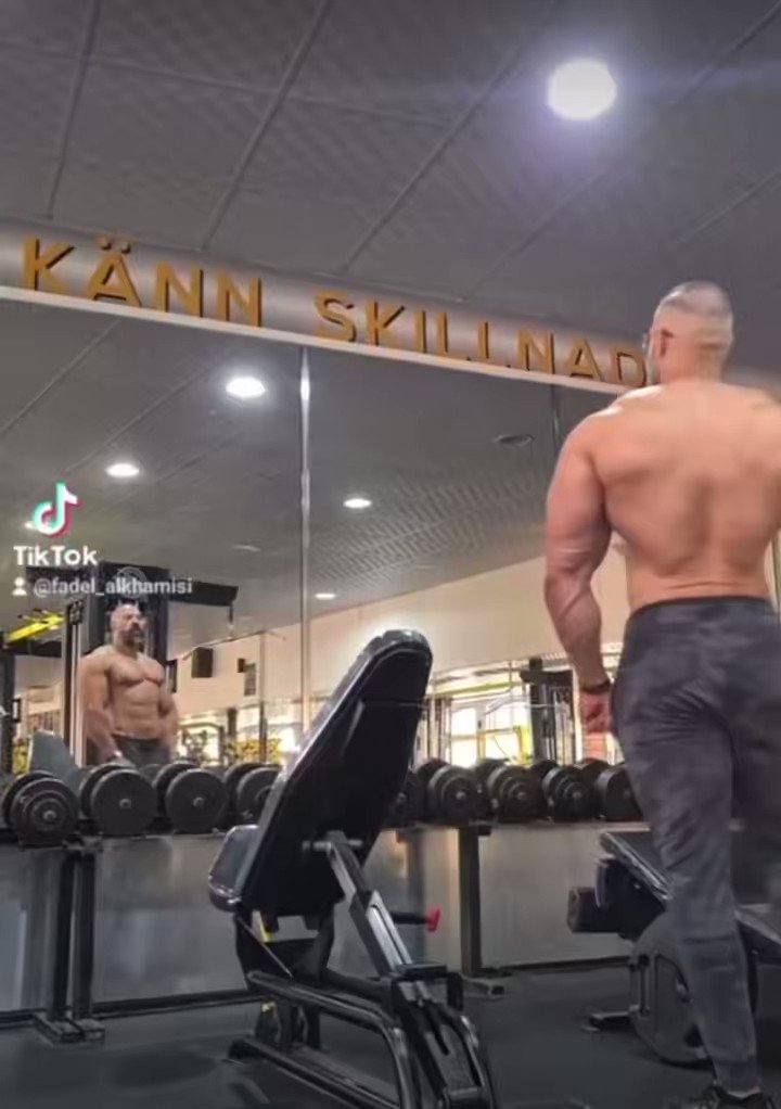 MuscleJacking on Twitter: "Muscle daddy in flexing mood"