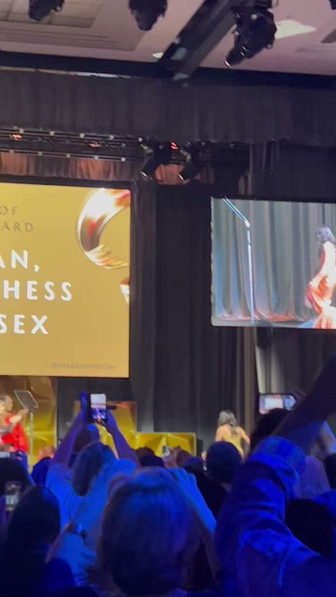 Tv Fanatic👑⚜️ On Twitter Princess Meghan Receiving Her Award