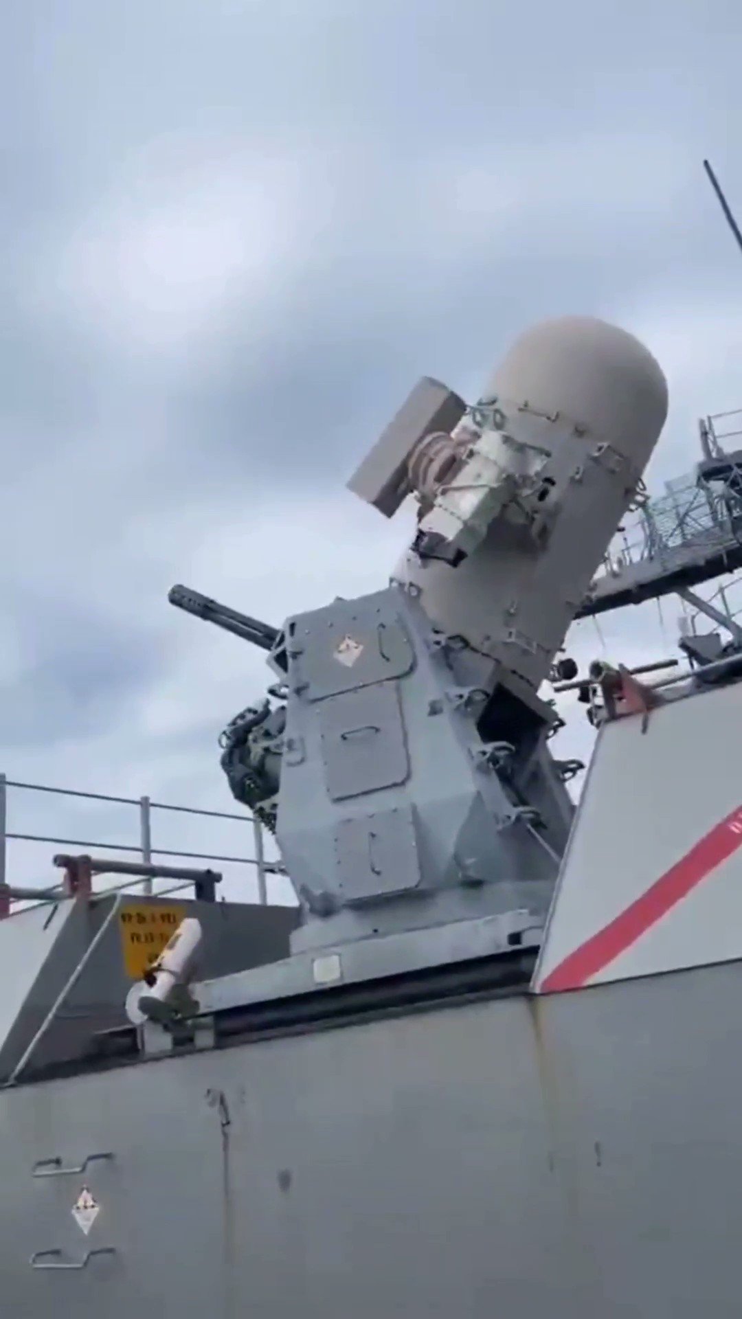Tyler Rogoway on Twitter: "Sailors Talk To Phalanx CIWS As It Targets A 737 Like A Dog About To ...